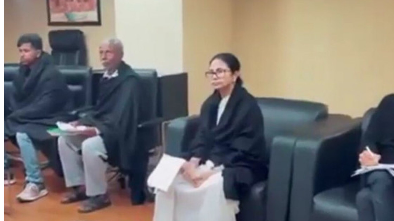West bengal sir mamata banerjee accuses election commission of working ...
