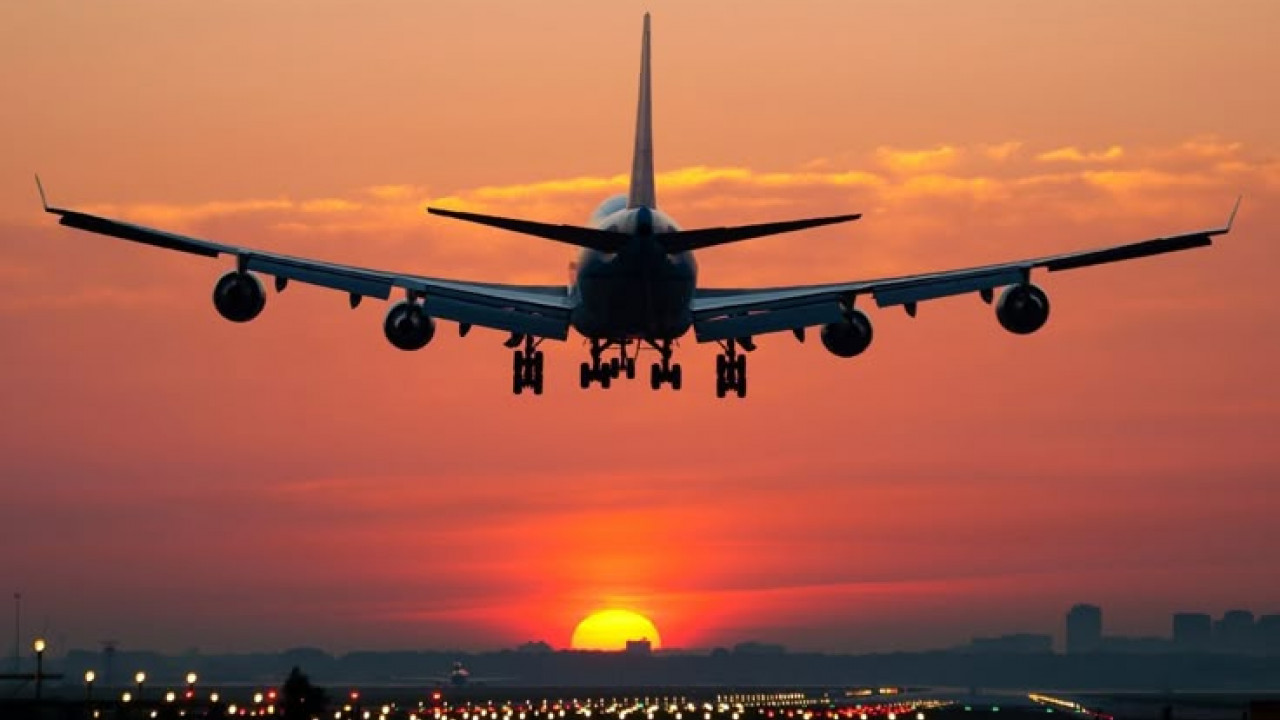 Iran attack disrupts gulf air travel bahrain shuts airspace flights hit ...
