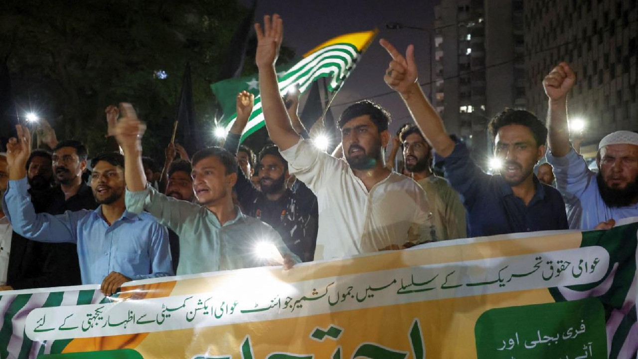 Chaos erupts in pok dozens detained after ban on local group protesters ...
